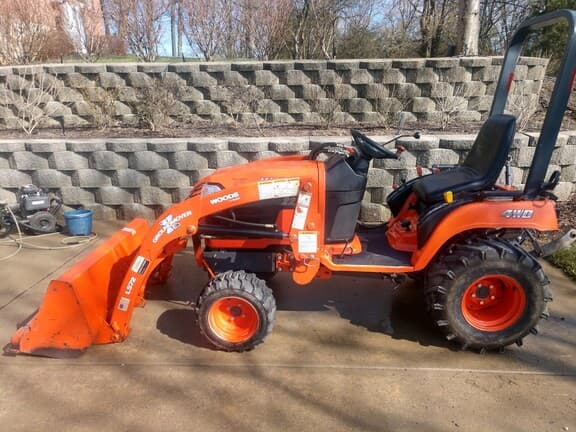 Tractor Zoom - 2004 Kubota BX2230