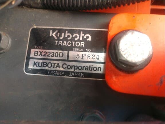 Tractor Zoom - 2004 Kubota BX2230