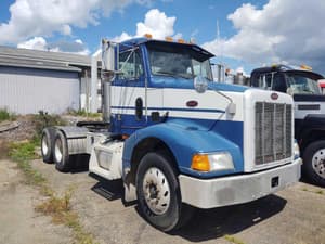 SOLD - 2004 Peterbilt 385 Lot No. 16 Other Equipment with 122,832 mi ...