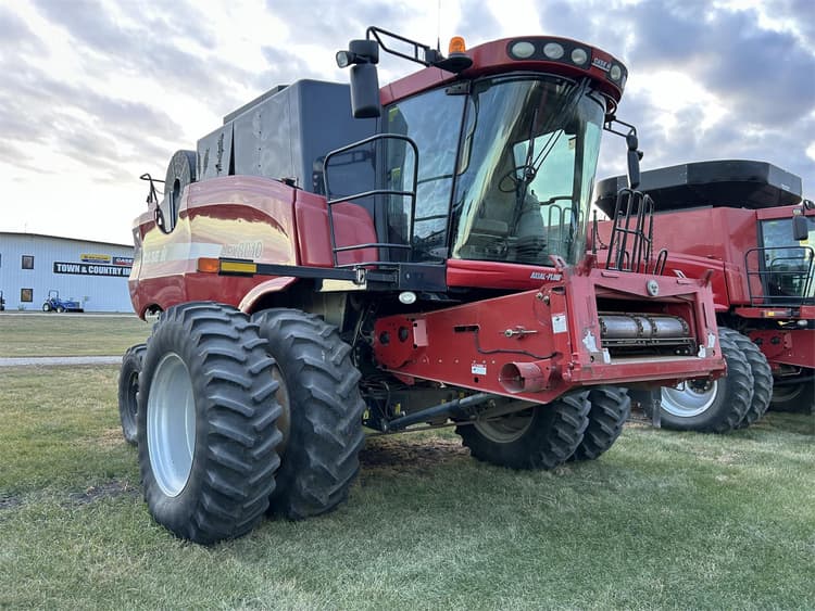 2005 Case IH 8010 Combines Class 8 for Sale | Tractor Zoom