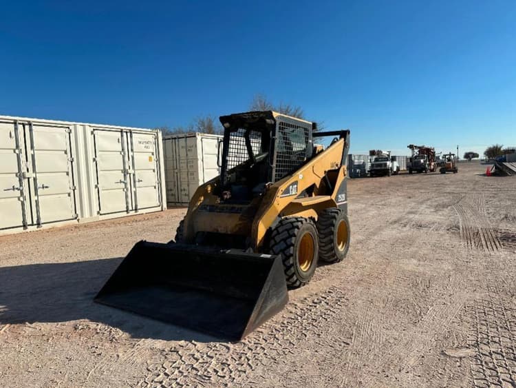 SOLD - 2005 Caterpillar 252B Construction Skid Steers | Tractor Zoom