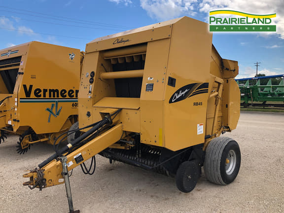 SOLD - 2005 Challenger RB45 Hay and Forage Balers - Square | Tractor Zoom