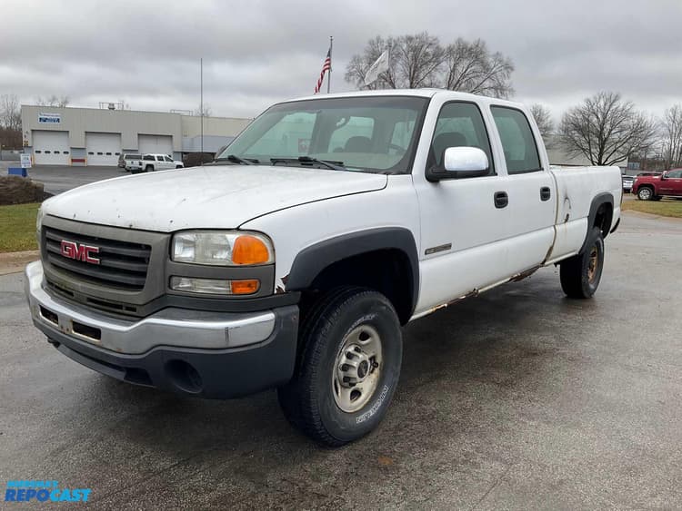 SOLD - 2005 GMC 3500 Other Equipment Vehicles | Tractor Zoom