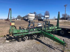 SOLD - 2005 John Deere 7200 Lot No. 73 Planting with 6 Rows | Tractor Zoom
