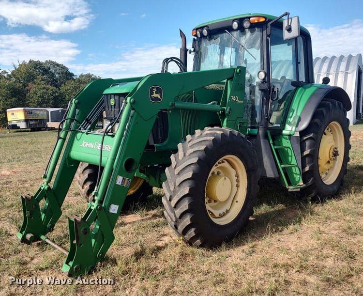 SOLD - 2005 John Deere 7220 Tractors 100 to 174 HP | Tractor Zoom
