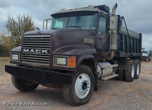 SOLD - 2005 Mack CHN613 Lot No. OL9185 Other Equipment with 721,926 mi | Tractor Zoom