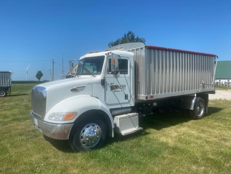 SOLD - 2005 Peterbilt 335 Other Equipment Trucks | Tractor Zoom