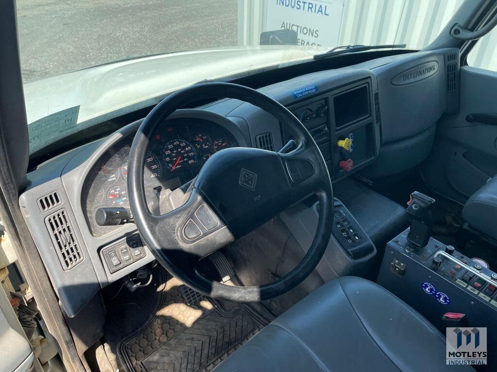 Tractor Zoom - 2006 International 7600