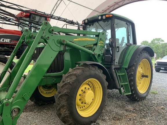 SOLD - 2006 John Deere 7220 Tractors 100 to 174 HP | Tractor Zoom