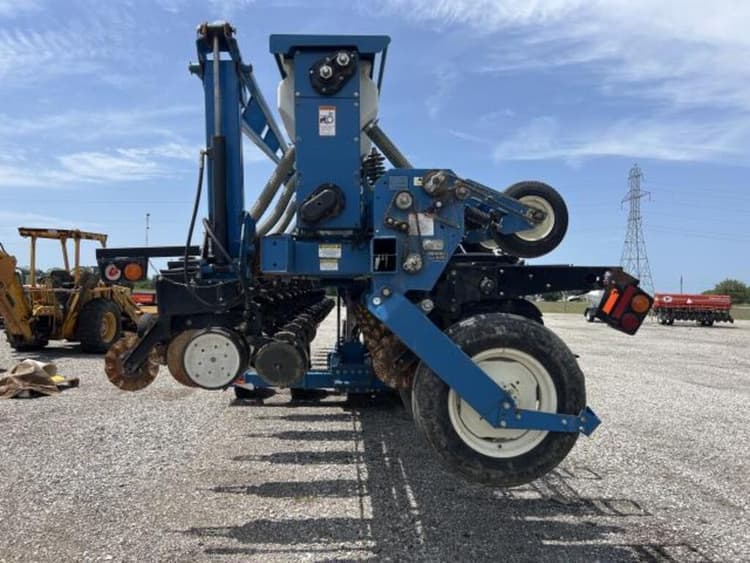 2006 Kinze 3650 Planting Planters for Sale | Tractor Zoom