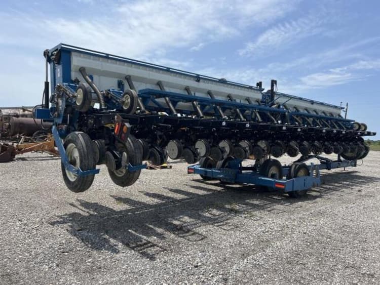 2006 Kinze 3650 Planting Planters for Sale | Tractor Zoom
