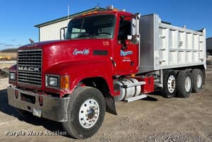 SOLD - 2006 Mack CHN613 Lot No. DQ1086 Other Equipment with 516,778 mi | Tractor Zoom
