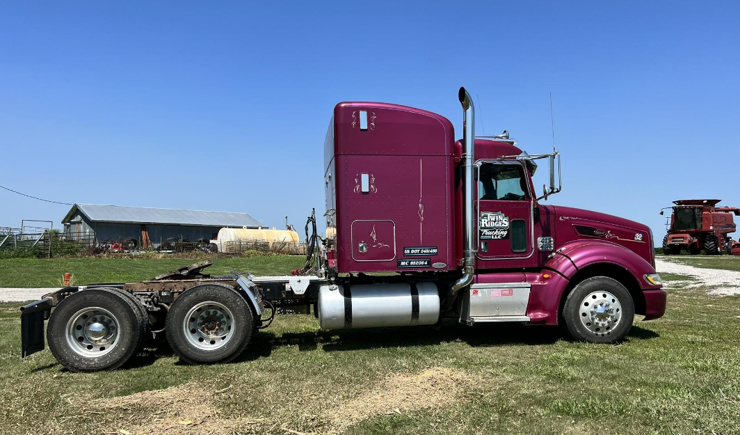 SOLD - 2006 Peterbilt 386 Lot No. b7179995-1434-11ed-9544-0246304ce823 ...