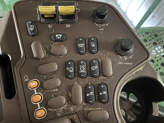 2007 John Deere 9560 STS Combines Class 5 for Sale | Tractor Zoom