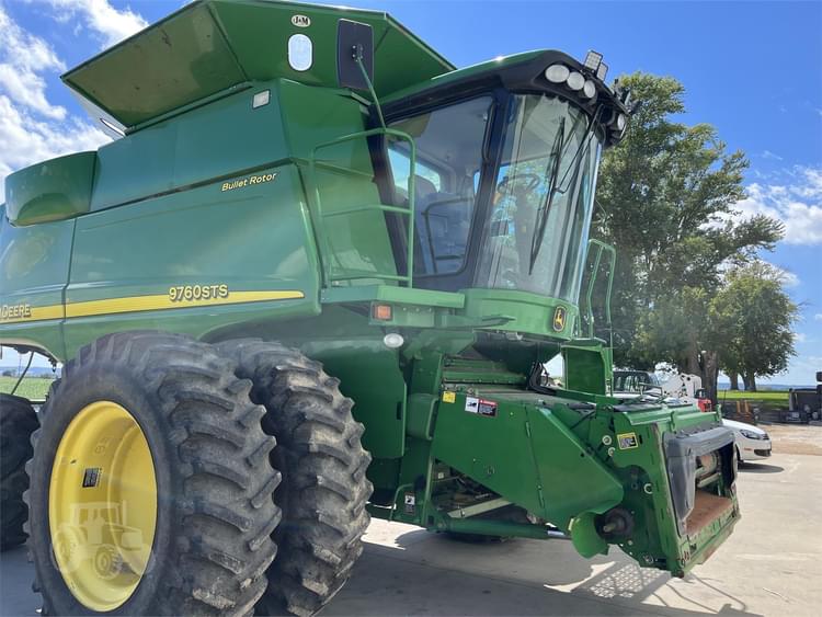 2007 John Deere 9760 STS Combines Class 7 for Sale | Tractor Zoom