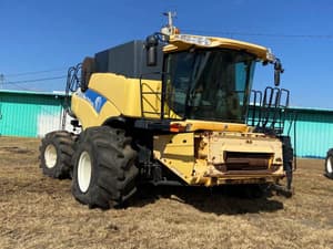SOLD - 2007 New Holland CR9070 Combines with 2,545 Hrs | Tractor Zoom