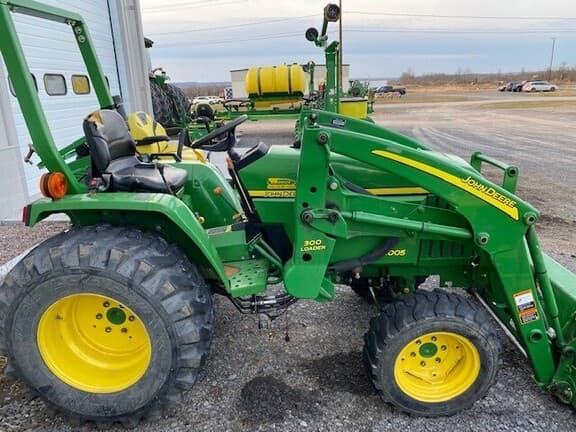 Tractor Zoom - 2008 John Deere 3005