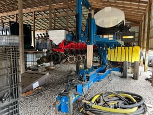 SOLD - 2008 Kinze 3400 Planting with 12 Rows | Tractor Zoom