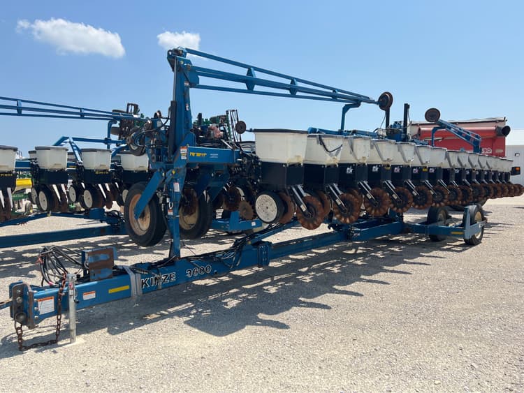 2008 Kinze 3600 Planting Planters for Sale | Tractor Zoom