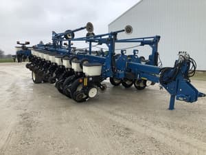 SOLD - 2008 Kinze 3800 Stock No. 330144 Planting with 24 Rows | Tractor ...