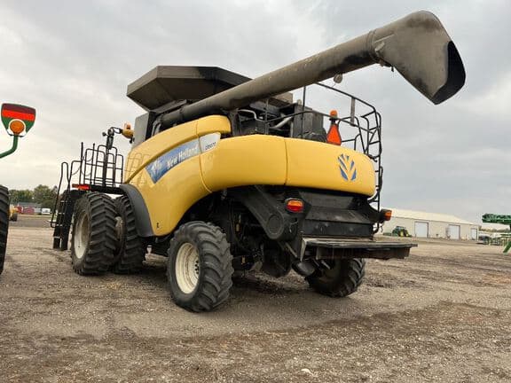 2008 New Holland CR9070 Combines Class 7 for Sale | Tractor Zoom