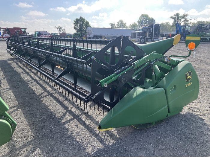 SOLD - 2009 John Deere 635F Harvesting Headers - Platform | Tractor Zoom