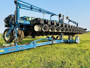 SOLD - 2009 Kinze 3600 Stock No. 37903 Planting with 32 Rows | Tractor Zoom