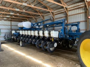 SOLD - 2009 Kinze 3800 Stock No. 55172 Planting with 24 Rows | Tractor Zoom