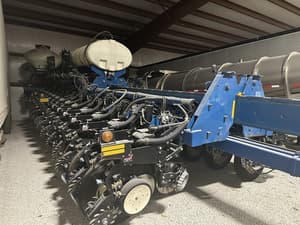 SOLD - 2009 Kinze 3800 Stock No. 156622 Planting with 32 Rows | Tractor ...