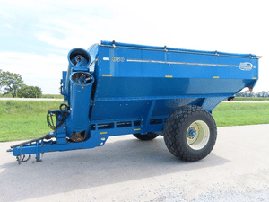 SOLD - 2009 Kinze 850 Harvesting with 850 Bu | Tractor Zoom