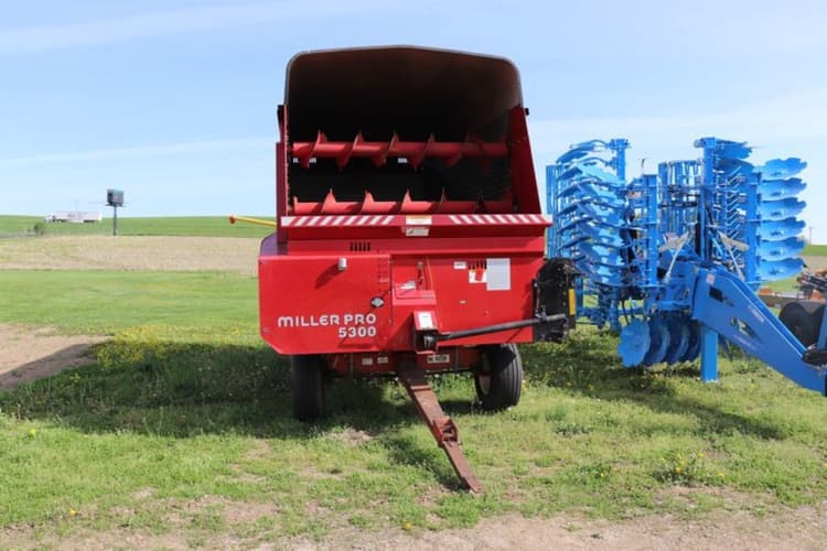 2009 Miller Pro 5300 Harvesting Forage Wagons for Sale | Tractor Zoom