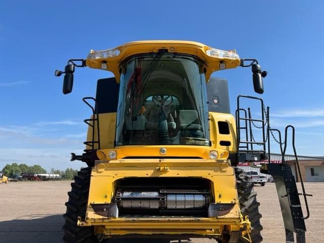 2009 New Holland CR9070 Combines Class 7 for Sale | Tractor Zoom
