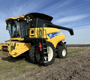 2009 New Holland CR9070 Combines For Sale with 3,537 Hrs | Tractor Zoom