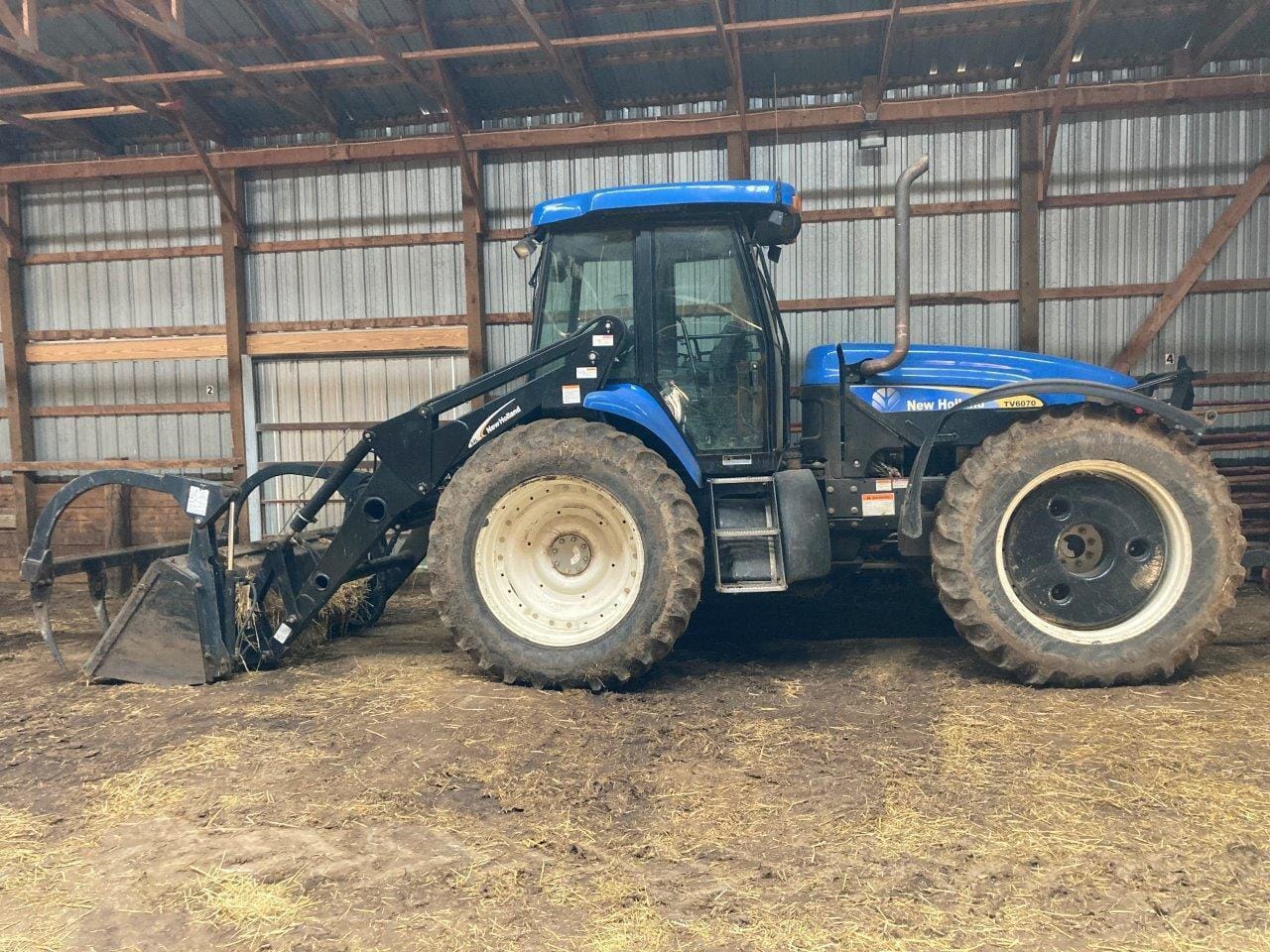 SOLD - 2009 NEW HOLLAND TV6070 Tractors Stock No. 225449853 | Tractor Zoom