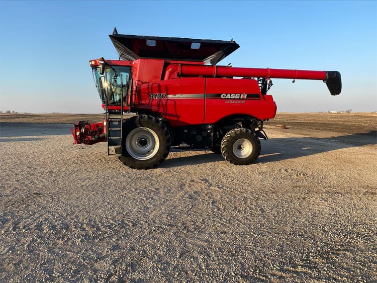 SOLD - 2010 Case IH 8120 Combines Class 8 | Tractor Zoom