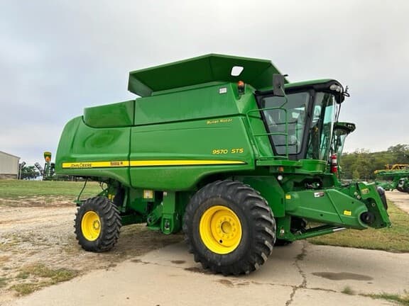 SOLD - 2010 John Deere 9570 STS Combines Class 5 | Tractor Zoom