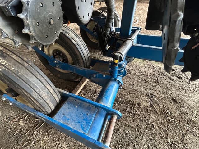 2010 Kinze 3660 Lot No. 4601 Planting For Sale with 16 Rows | Tractor Zoom