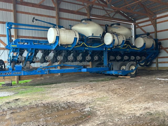 2010 Kinze 3660 Lot No. 4601 Planting For Sale with 16 Rows | Tractor Zoom