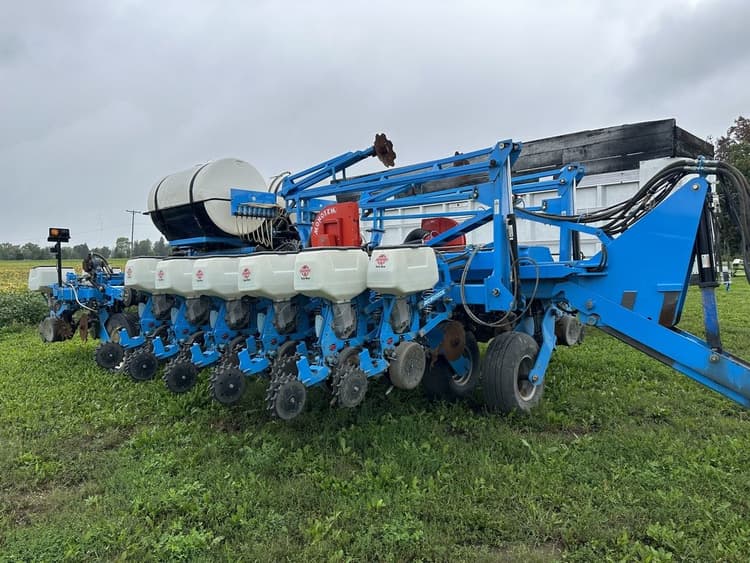 SOLD - 2010 Monosem NG Plus-4 Planting Planters | Tractor Zoom