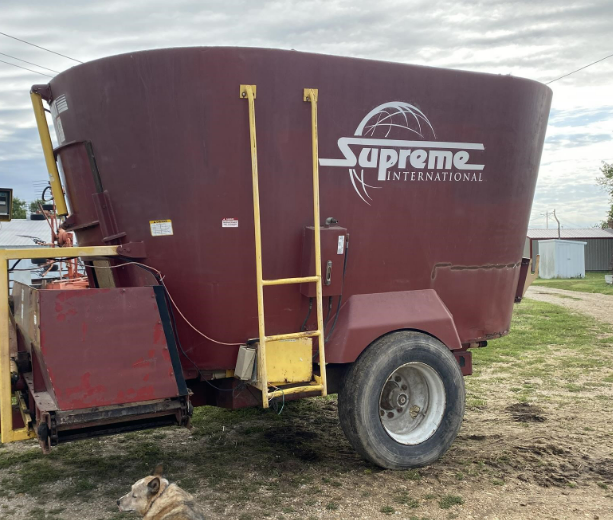 SOLD - 2010 Supreme 700T Hay and Forage | Tractor Zoom