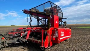 SOLD - 2011 8 Row Amity Beet Lifter Harvesting | Tractor Zoom