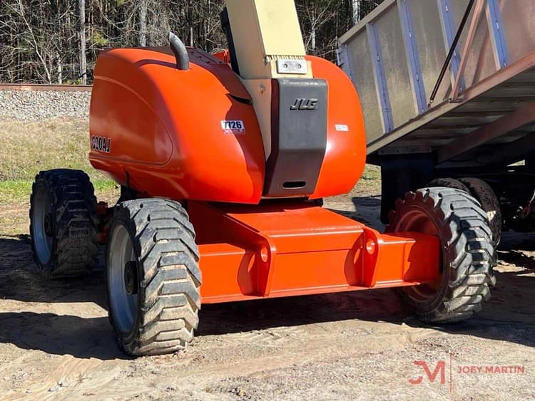 SOLD - 2011 JLG 600AJ Construction Aerial Lifts | Tractor Zoom