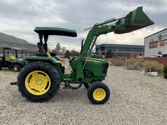 Tractor Zoom - 2011 John Deere 5045D