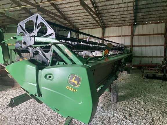 Tractor Zoom - 2011 John Deere 635F