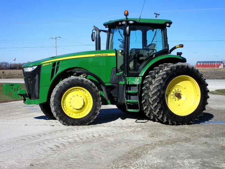2011 John Deere 8260R Tractors 175 to 299 HP for Sale | Tractor Zoom