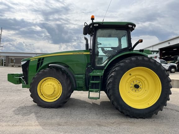 2011 John Deere 8260R Tractors 175 to 299 HP for Sale | Tractor Zoom