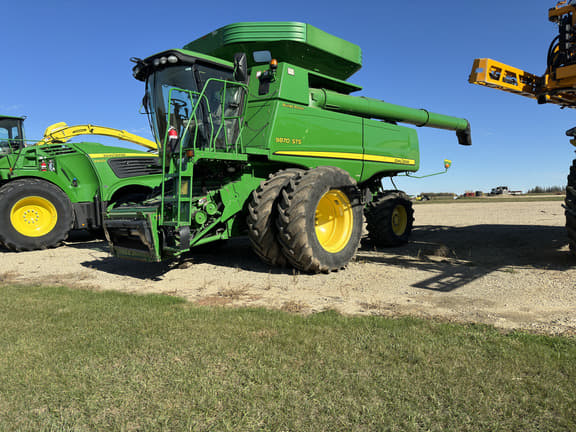 SOLD - 2011 John Deere 9870 STS Combines Class 8 | Tractor Zoom