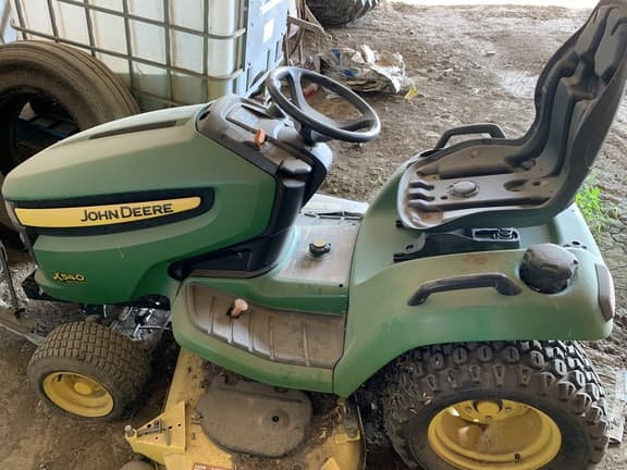 Tractor Zoom - 2011 John Deere X540