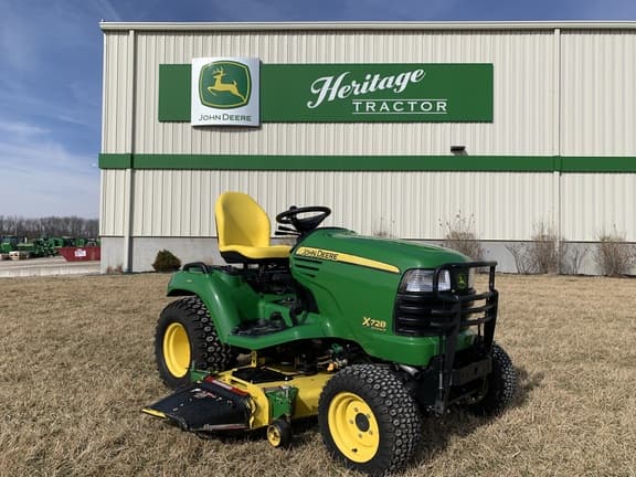 Tractor Zoom - 2011 John Deere X728