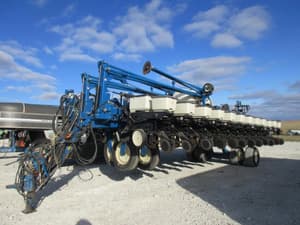 SOLD - 2011 Kinze 3700 Lot No. 665 Planting with 24 Rows | Tractor Zoom